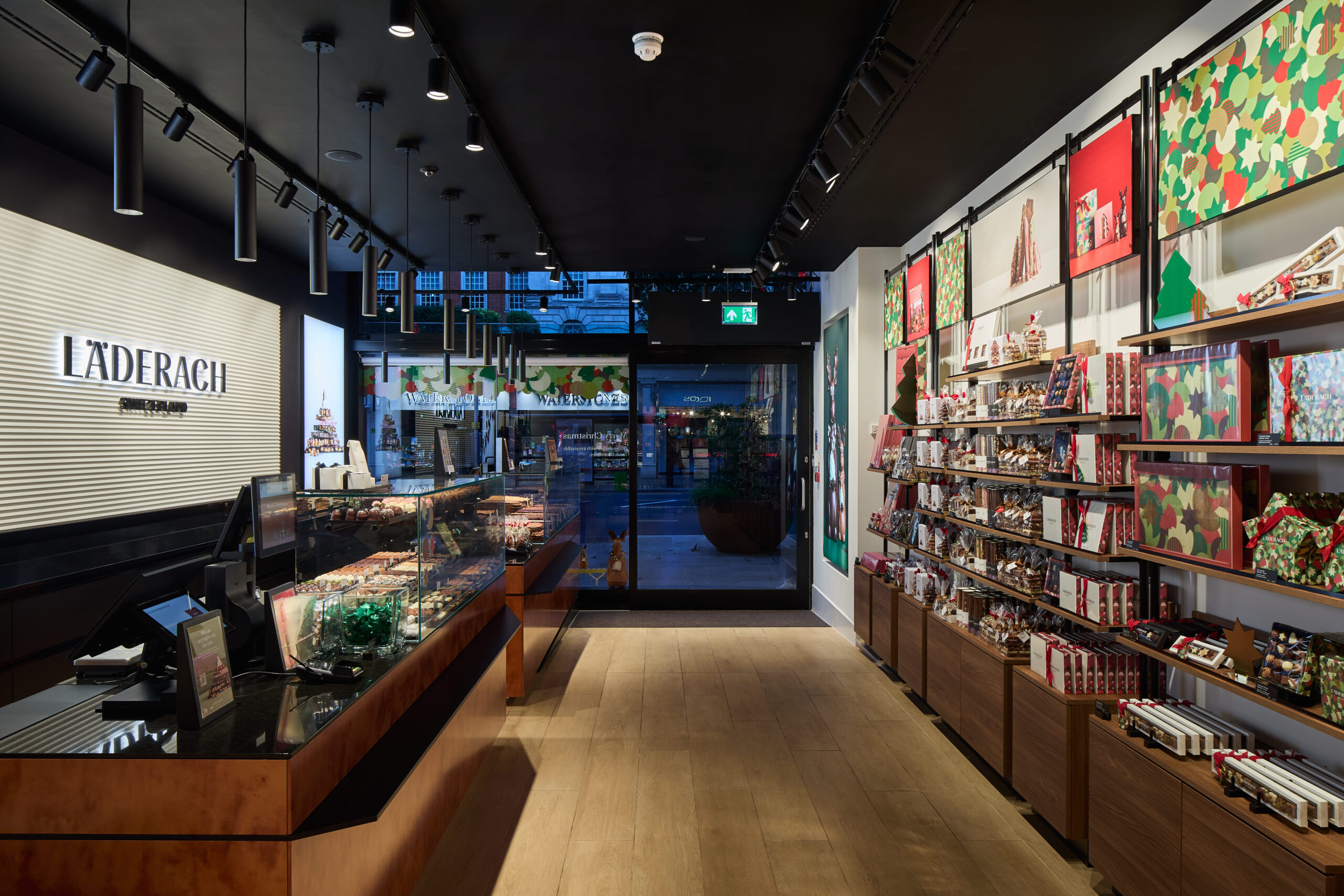 Läderach - Spacebuild