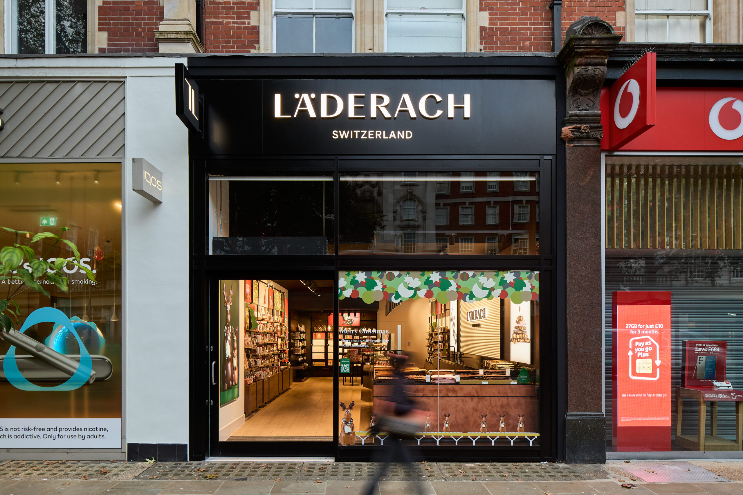 Läderach - Spacebuild